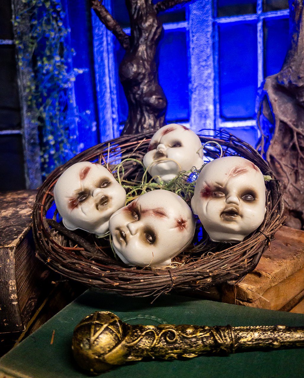 Creepy Doll Heads 4 Pcs. as Halloween decoration | Horror-Shop.com