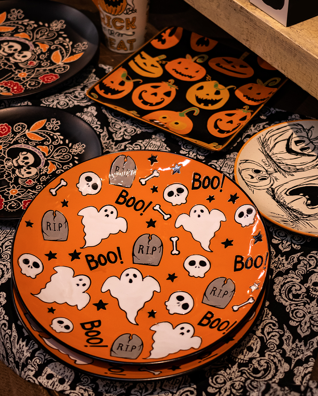 Ghost Graveyard Halloween Plate 27cm | Halloween table decoration ...