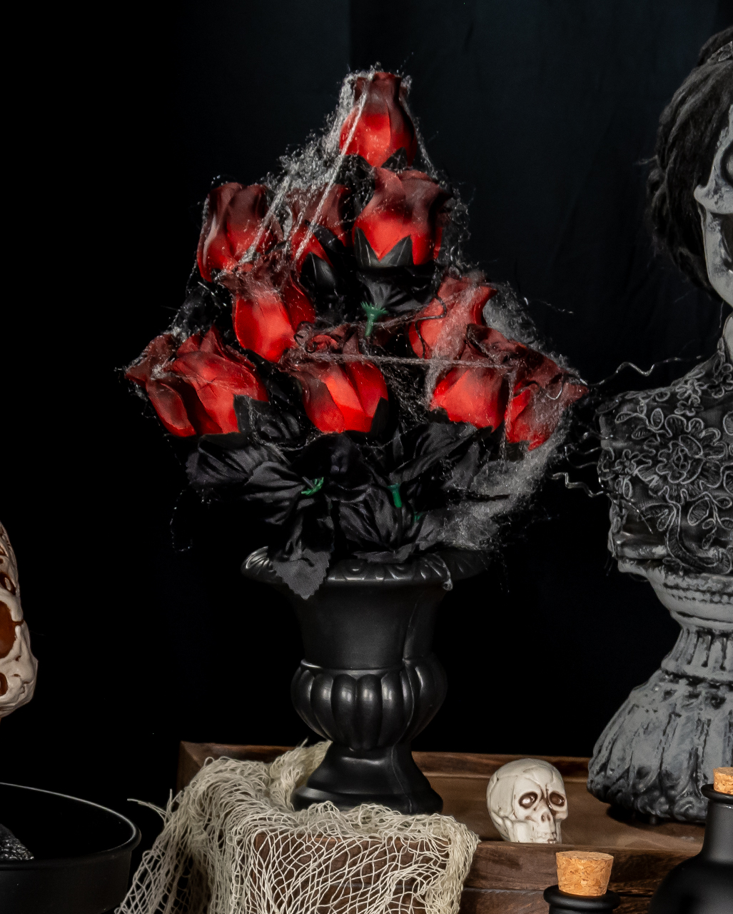 Gothic Vase mit Roten verblühten Rosen & Spinnweben Halloween Deko ...