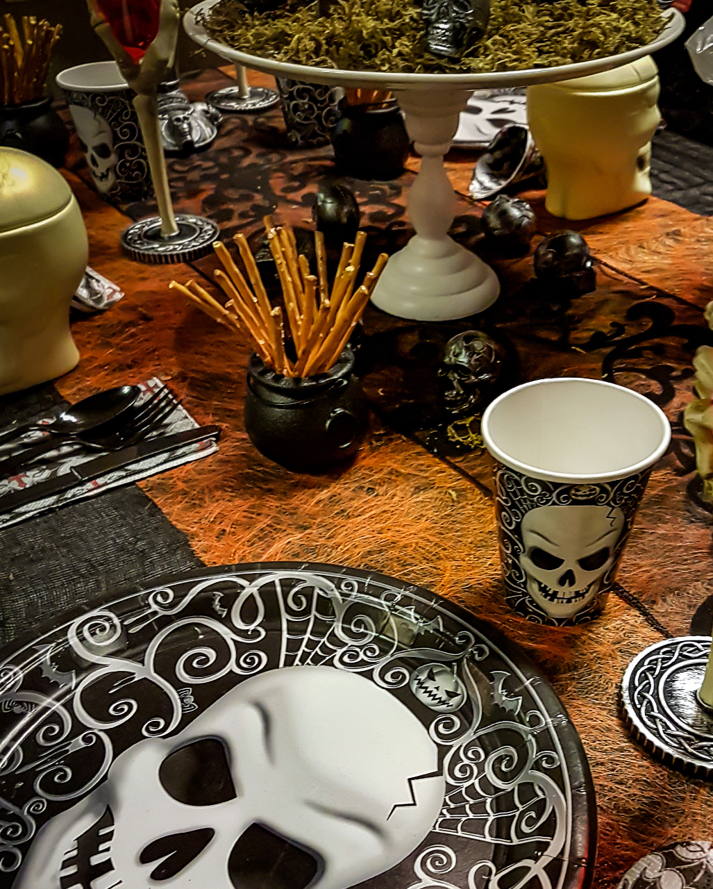 Mini Witches' Cauldron 12-pack for Halloween | Horror-Shop.com