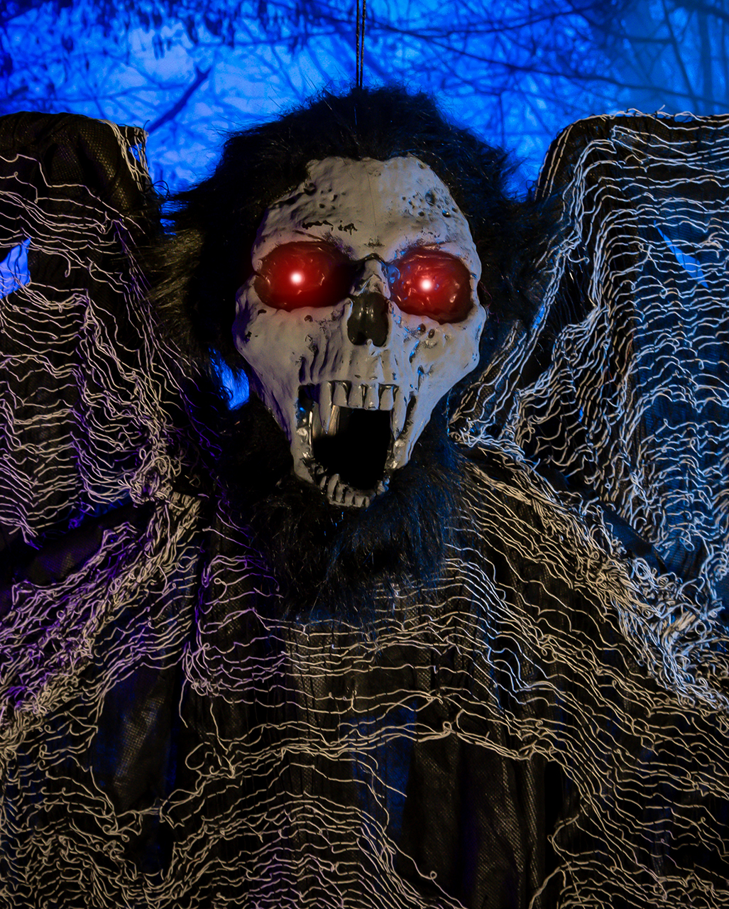 Night Slasher Vampire With Wings Movement, Sound & Light 153cm ...