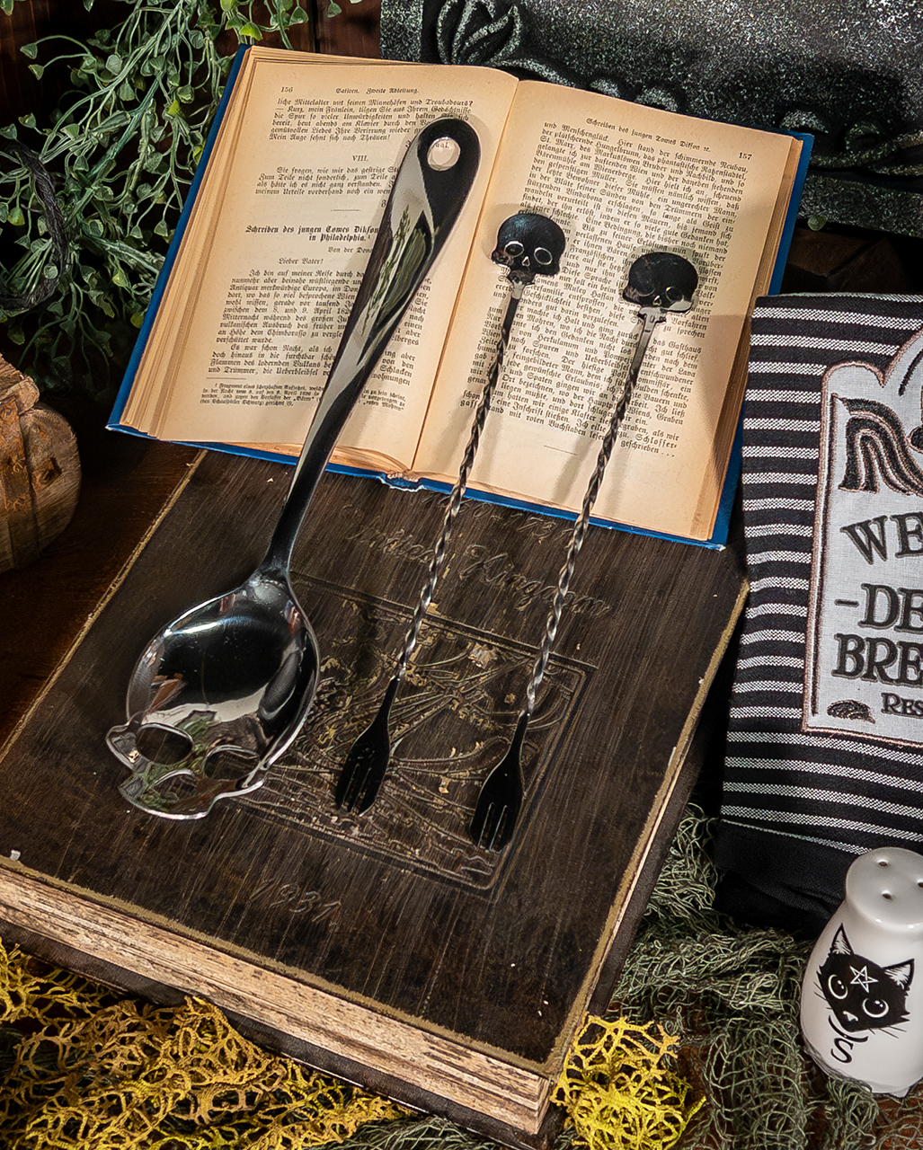 Skull Cocktail Spoon & Fork | Halloween Homeware | Horror-Shop.com