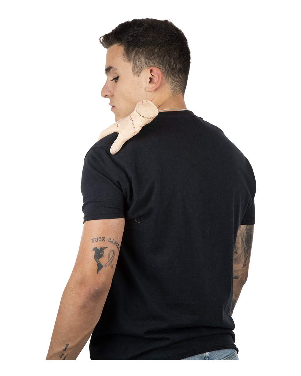 Ice-cold Hand As Shoulder Buddy | Horror-Shop.com