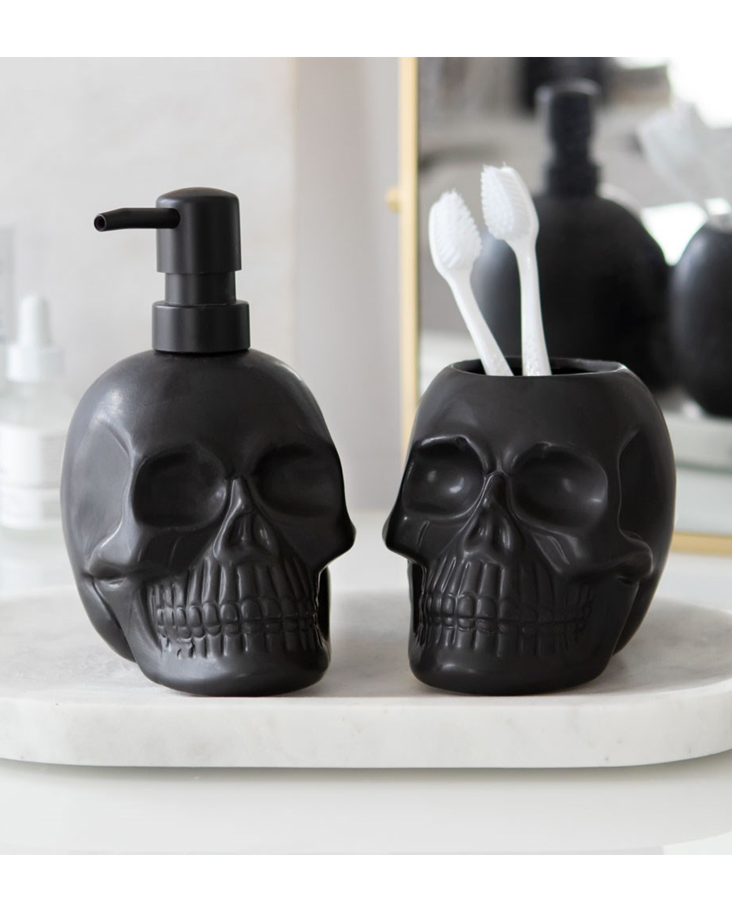 Black Skull Ceramic Toothbrush Holder ★ | Horror-Shop.com